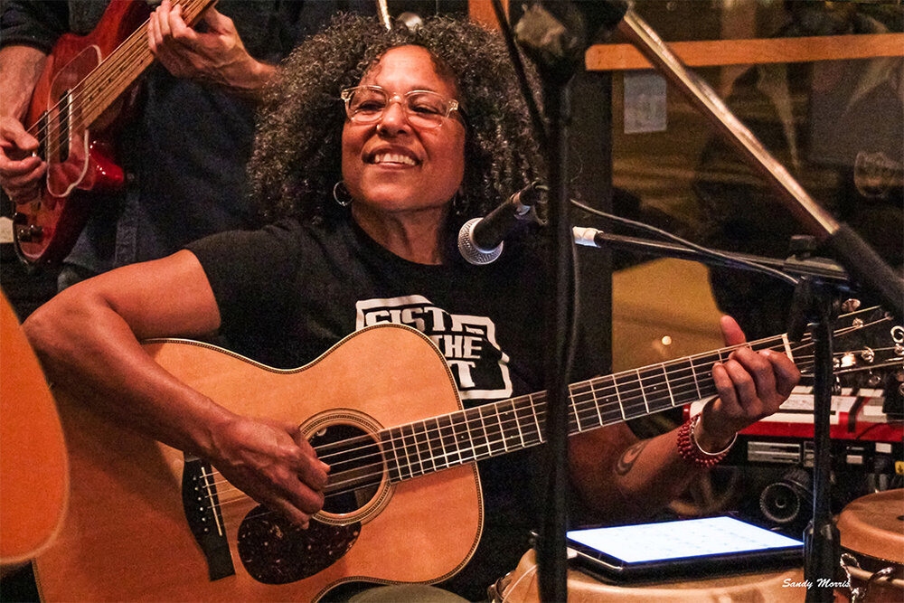 Because of a Song - A Feminist and Lesbian Music Archive